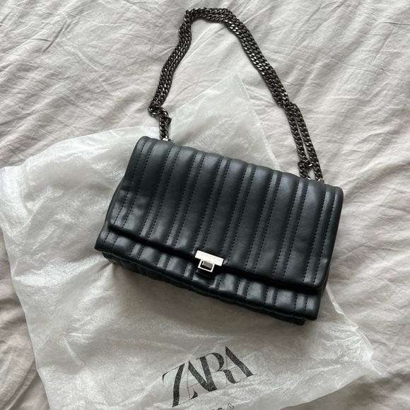 Zara | Bags | Zara Quilted Black Crossbody Bag | Poshmark